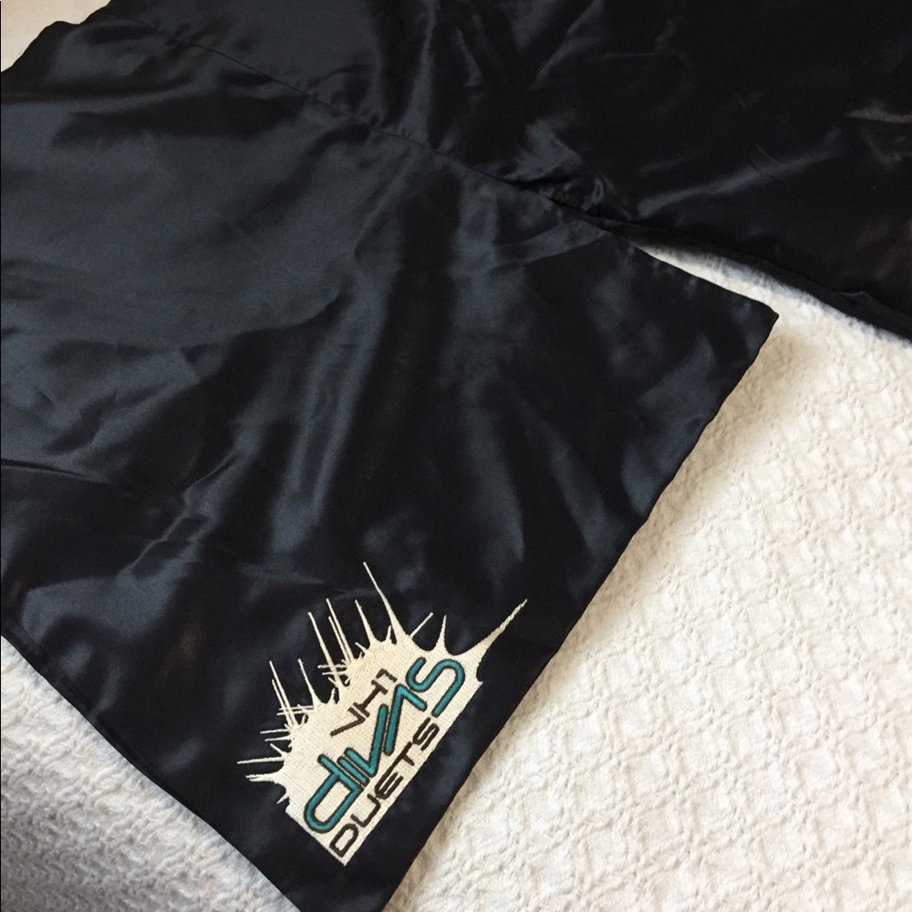 Vh1 Divas Duets Black Satin Kimono Robe - Gem